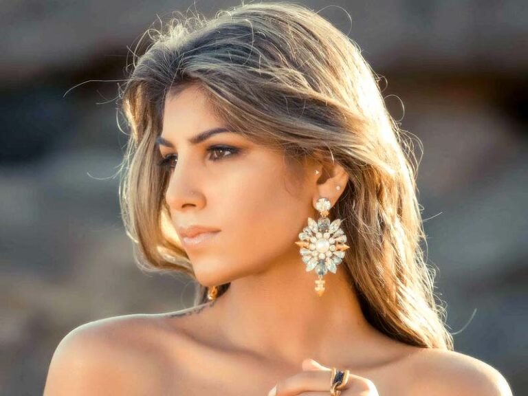 Saara Hirji Height, Weight, Age, Body Measurement, Bra Size, Husband ...