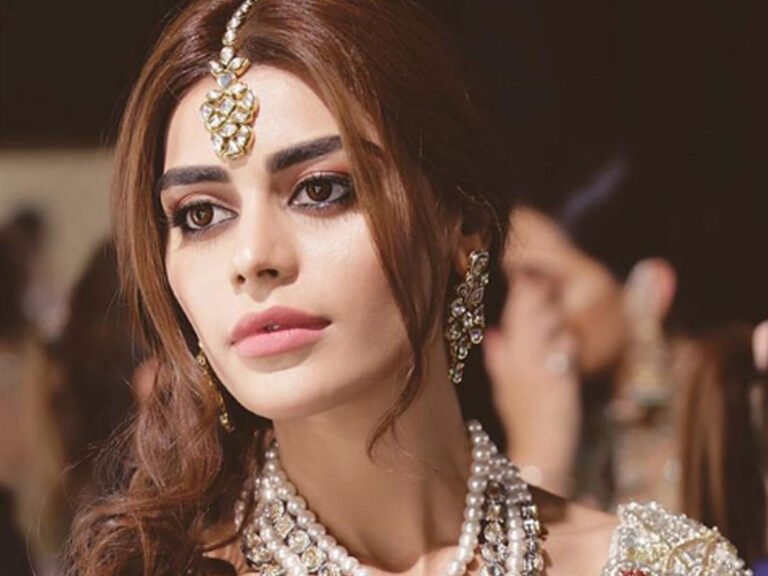 Sadaf Kanwal Height, Weight, Age, Body Measurement, Bra Size, Husband ...